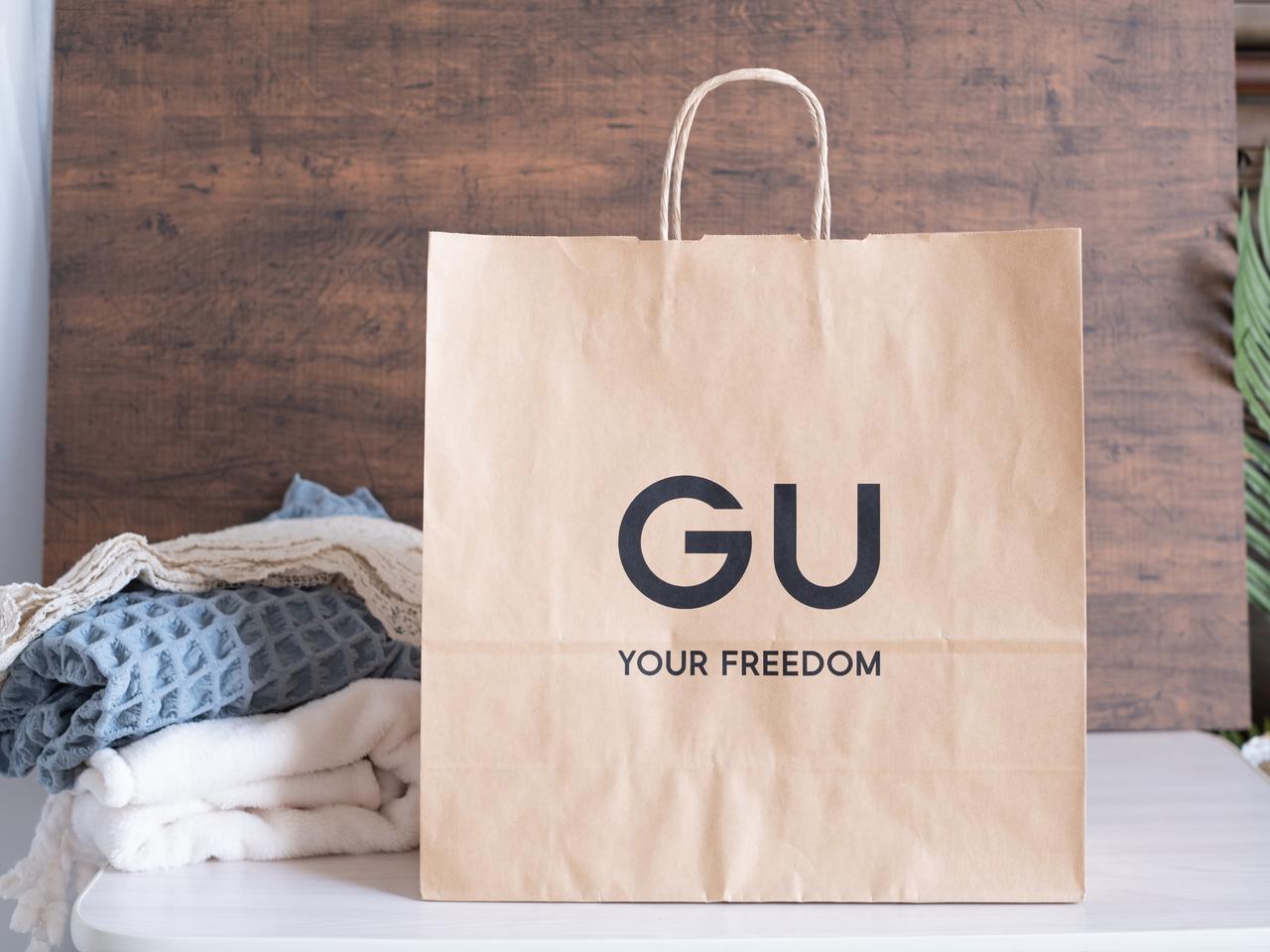 ベージュ・黒どっちも欲しい！【GUの人気スカート】を使った♡「最旬コーデ」 (1/2) - 【ftn】