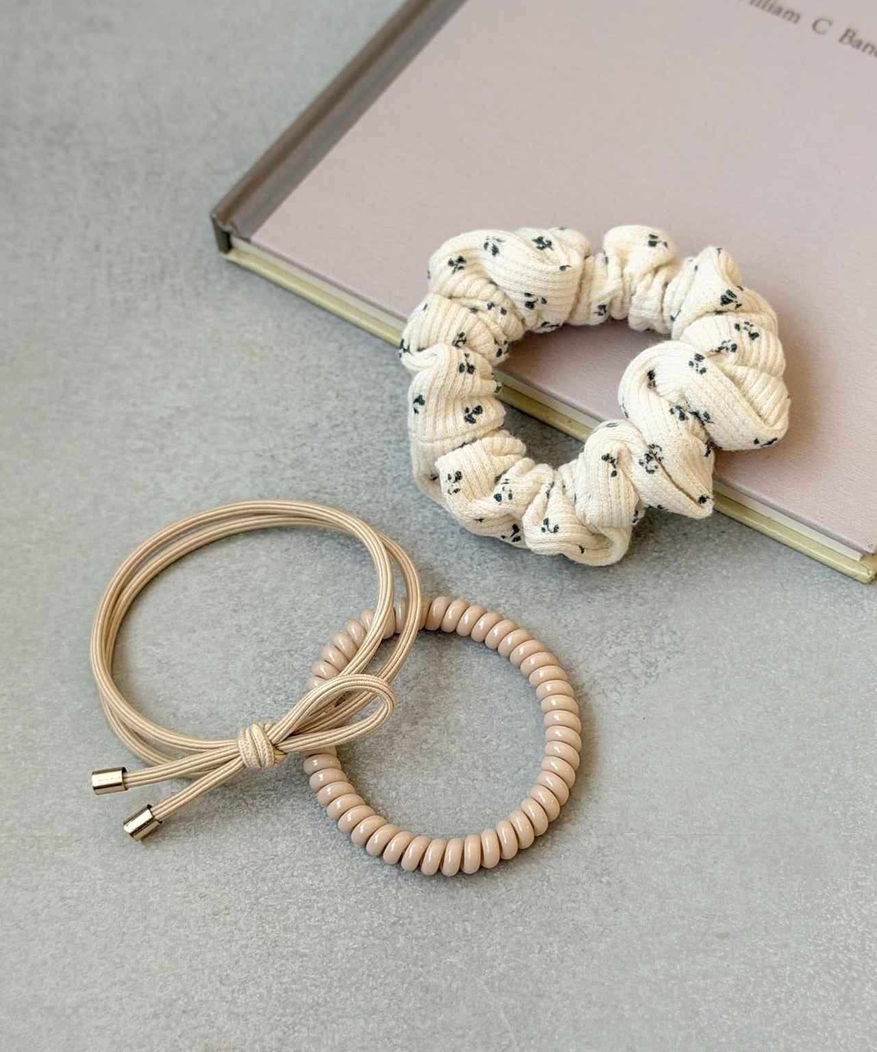 いつもの服に足すだけで春っぽ！【3COINS】手軽に印象チェンジ♡「小花柄ヘアアイテム」 - 【ftn】