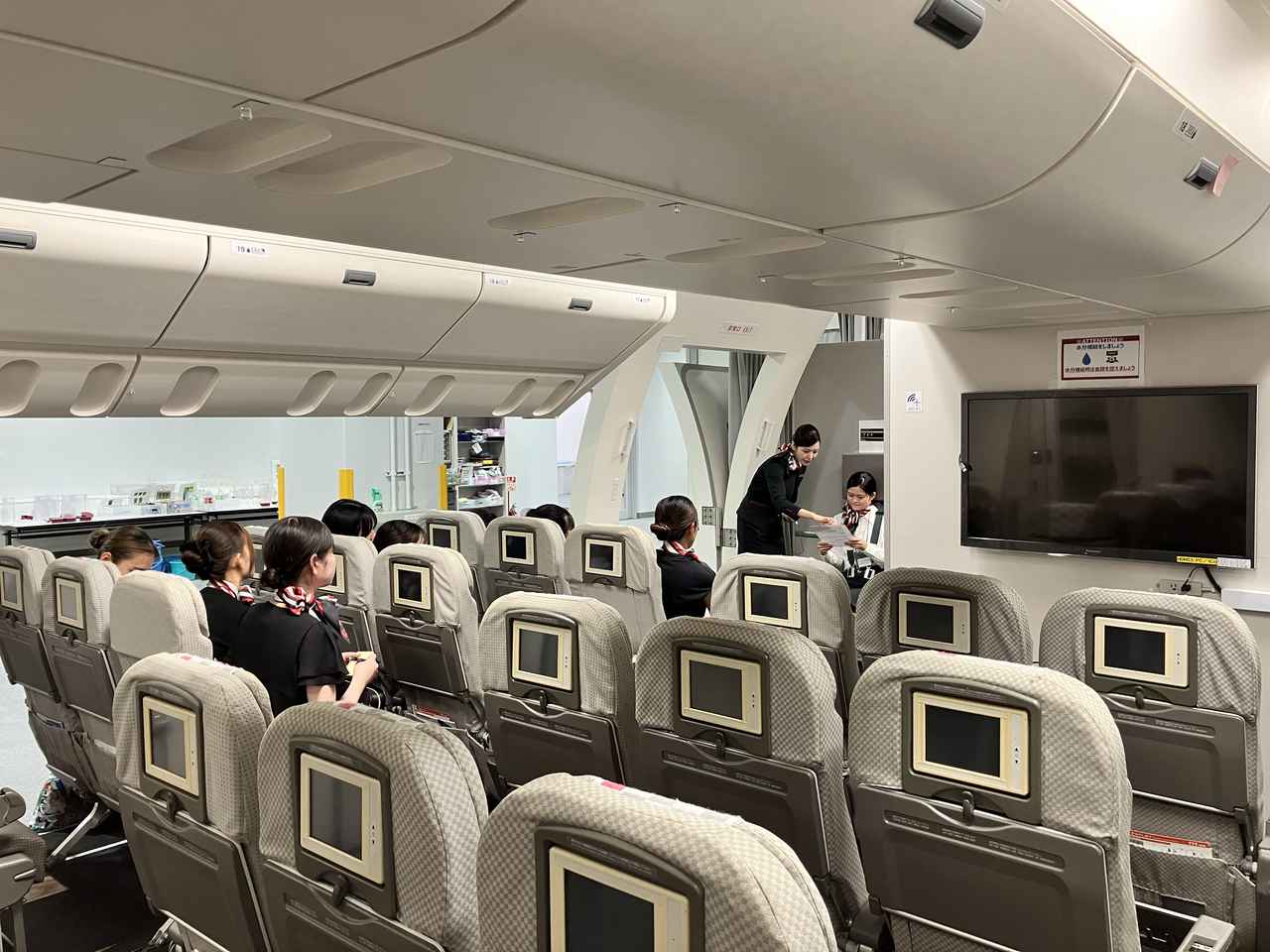 JAL客室乗務員が語る！訓練施設での「JAL CA体験プログラム」であなたの一日を特別に - OnTrip JAL