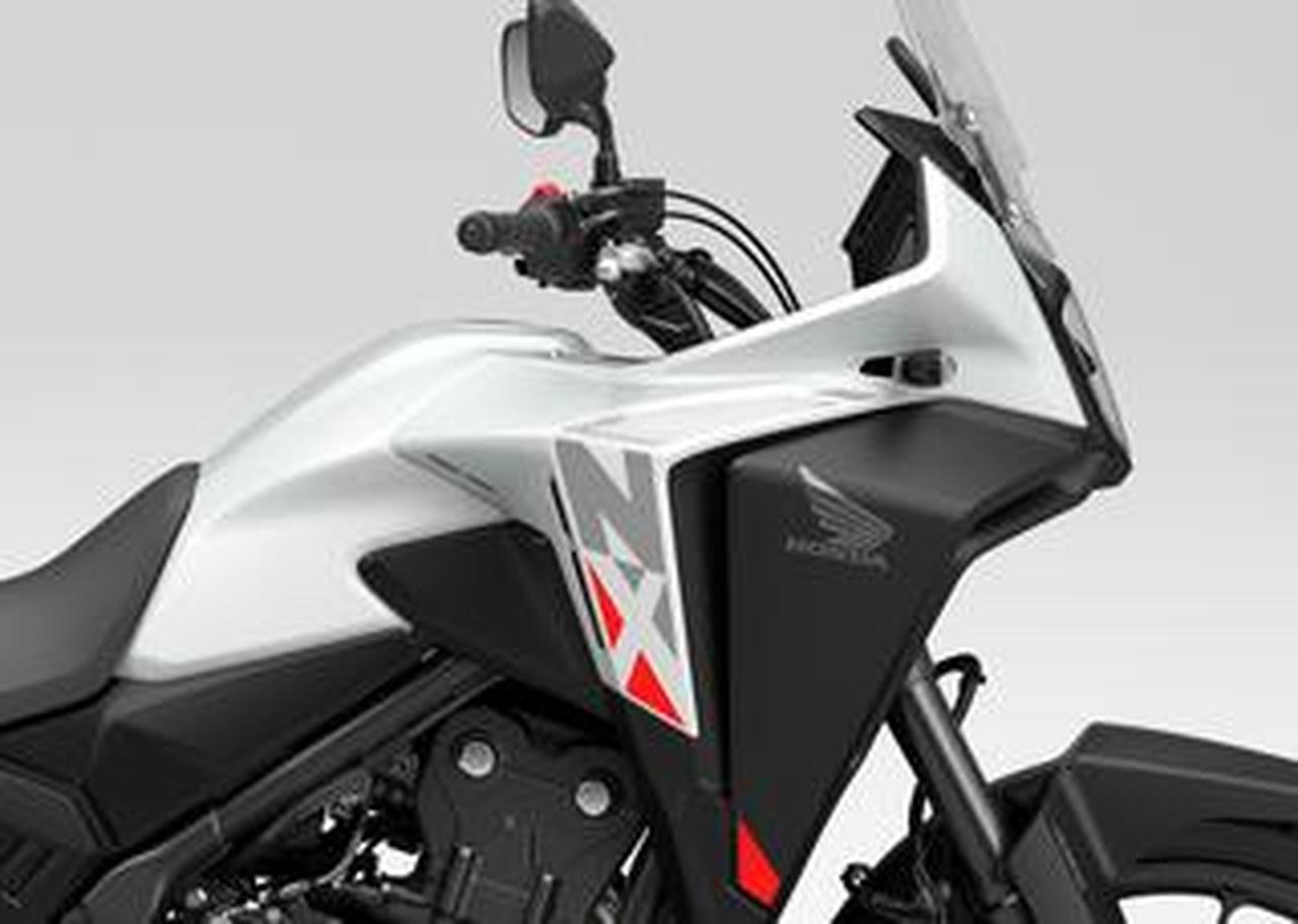 ホンダ「NX400」発表! 400Xからモデルチェンジし名称変更|トラコン、TFTメーター、スマホ連携機能を搭載した新型クロスオーバー - 株式会社モーターマガジン社