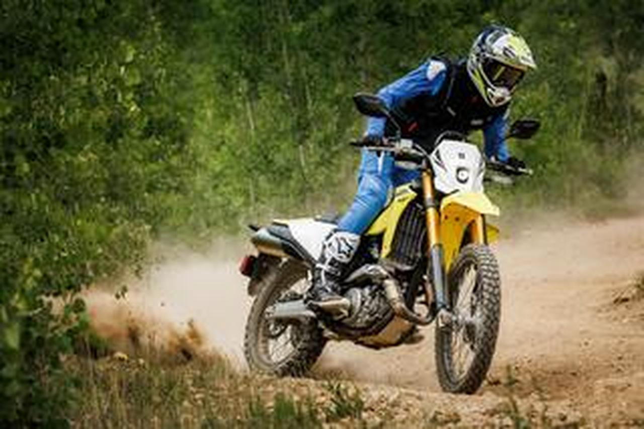 スズキの400ccオフロード・トレール『DR-Z4S』がついに出た! オフロードファン刮目の神バイクが降臨だ!【スズキのバイク! の新車ニュース/DR-Z4S スタイリング編】 - 株式会社 ...