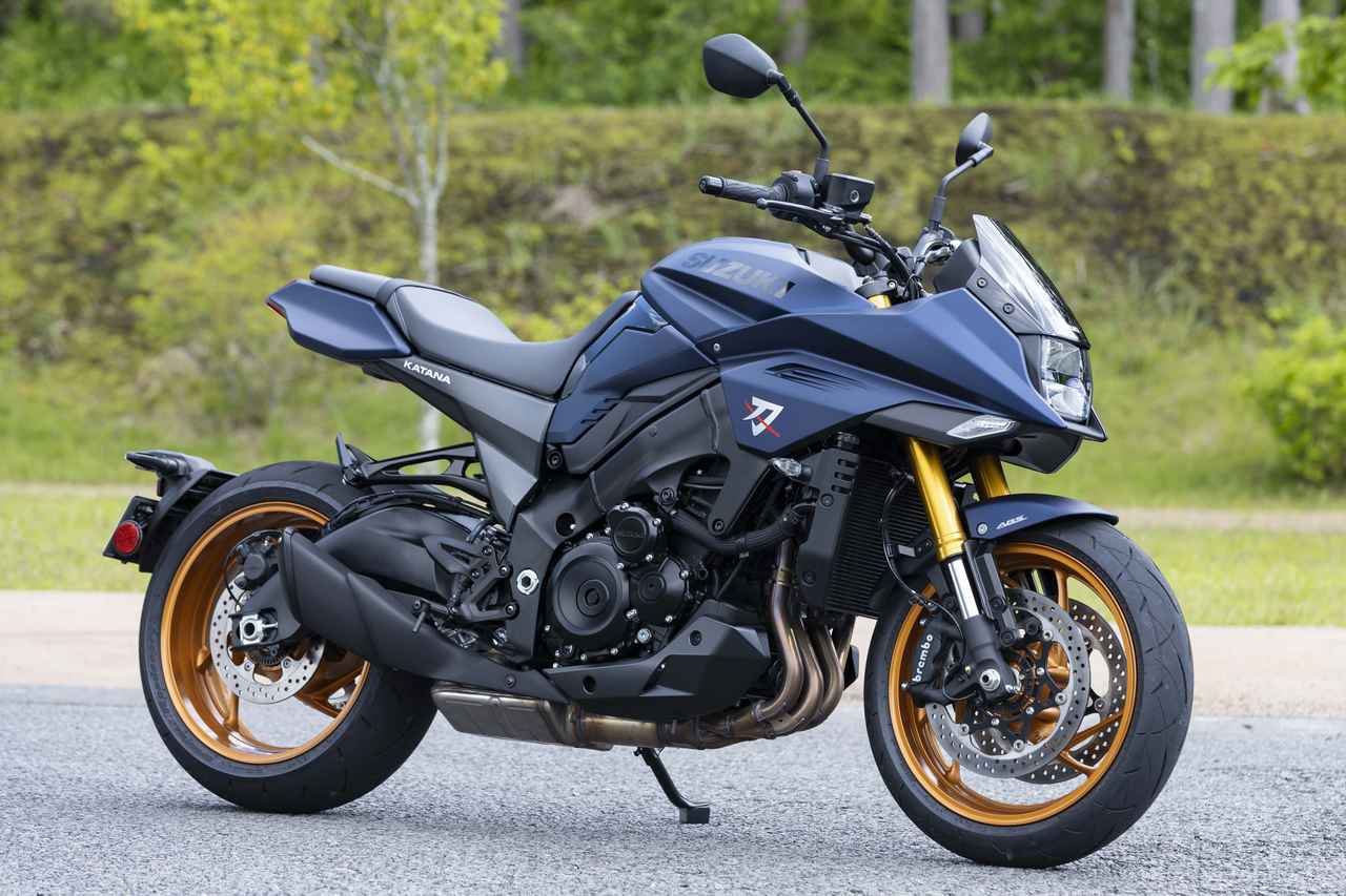 スズキ『カタナ』の実走燃費や足つき性は？ おすすめポイントや人気の装備、価格やスペックを解説します【スズキのバイク！の新車図鑑 大型バイク編 ...