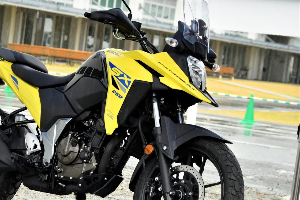 【実車分析】スズキ新型『VストロームSX』が250ccバイクとして期待できそうなので担当者を質問攻めにしてみた！【SUZUKI V-stromSX／エンジニアインタビュー】 - スズキのバイク ...
