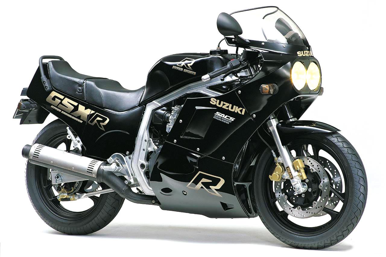 【4/19発売】伝説の油冷ナナハン『GSX-R750』の“ブラックレイン”カラーが1/12スケールのプラモデルで登場！ ピンポイントで刺さった人は買うしかない!?【寝ても覚めてもスズキのバイク ...