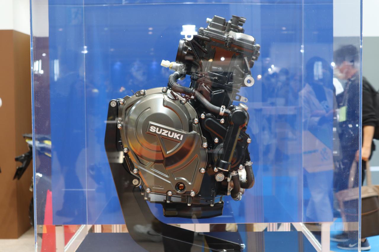 【実車はこうだ！】新型『GSX-8S』の足つきや細部をチェックしてきた！【スズキのバイク！ の耳よりニュース／東京モーターサイクルショー ...