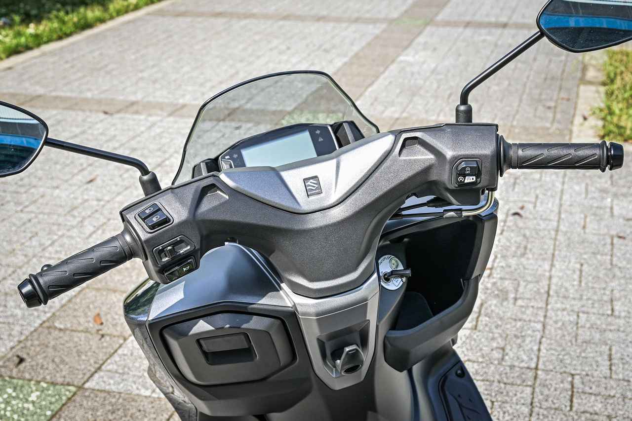 スズキの125ccスクーター『バーグマンストリート125EX』の実走燃費は？ 足つき性、スペックの他、おすすめポイントや装備を解説します！【スズキのバイク！ の新車図鑑 原付二種 編 ...