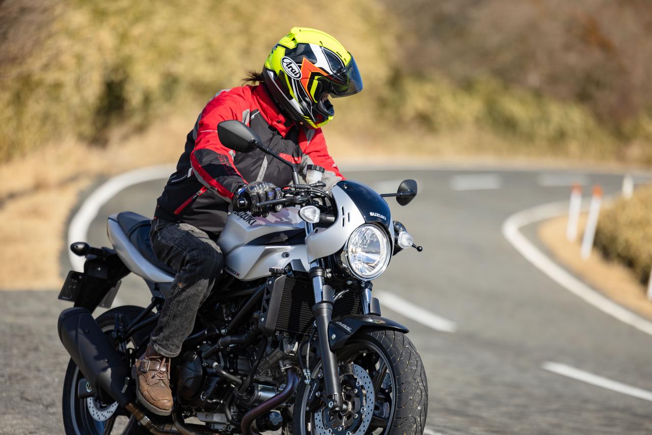 これもひとつの最適解！ 『SV650X』の魅力は“少しの不自由”の先にある！【20代バイクインプレ修行中／③まとめ編】 - スズキのバイク！- 新車情報や最新ニュースをお届けします