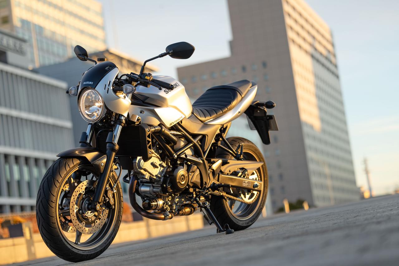オシャレなミドルネイキッド『SV650X』はハードなセパハンでも街中は意外と快適？【20代バイクインプレ修行中／SV650 ①街乗り編】 - スズキのバイク！- 新車情報や最新ニュースをお届けします