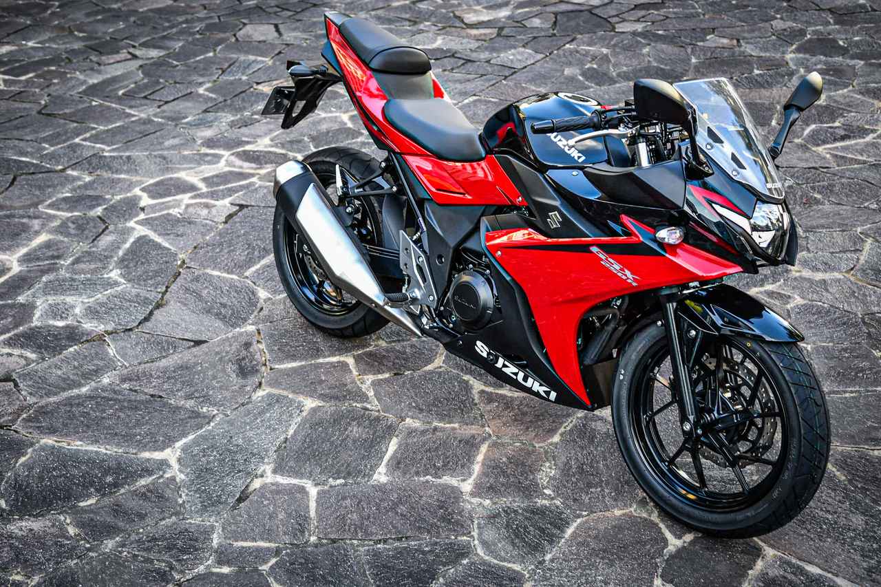 カスタムじゃできない『GSX250R』のLEDヘッドライト化に感動……2024モデルは歴代で最高の完成度だ！【SUZUKI GSX250R インプレ・レビュー① 回顧編】 - スズキのバイク ...
