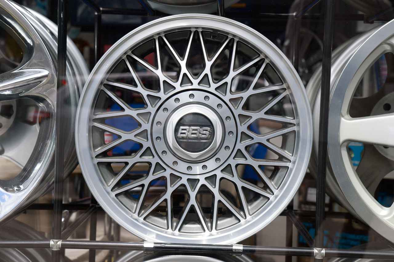 【BBS × PRO SHOP】ドイツから日本へ。BBSブランドの沿革をすべて知るお店・岐陽ビーエス (2/2) - OKINIIRI