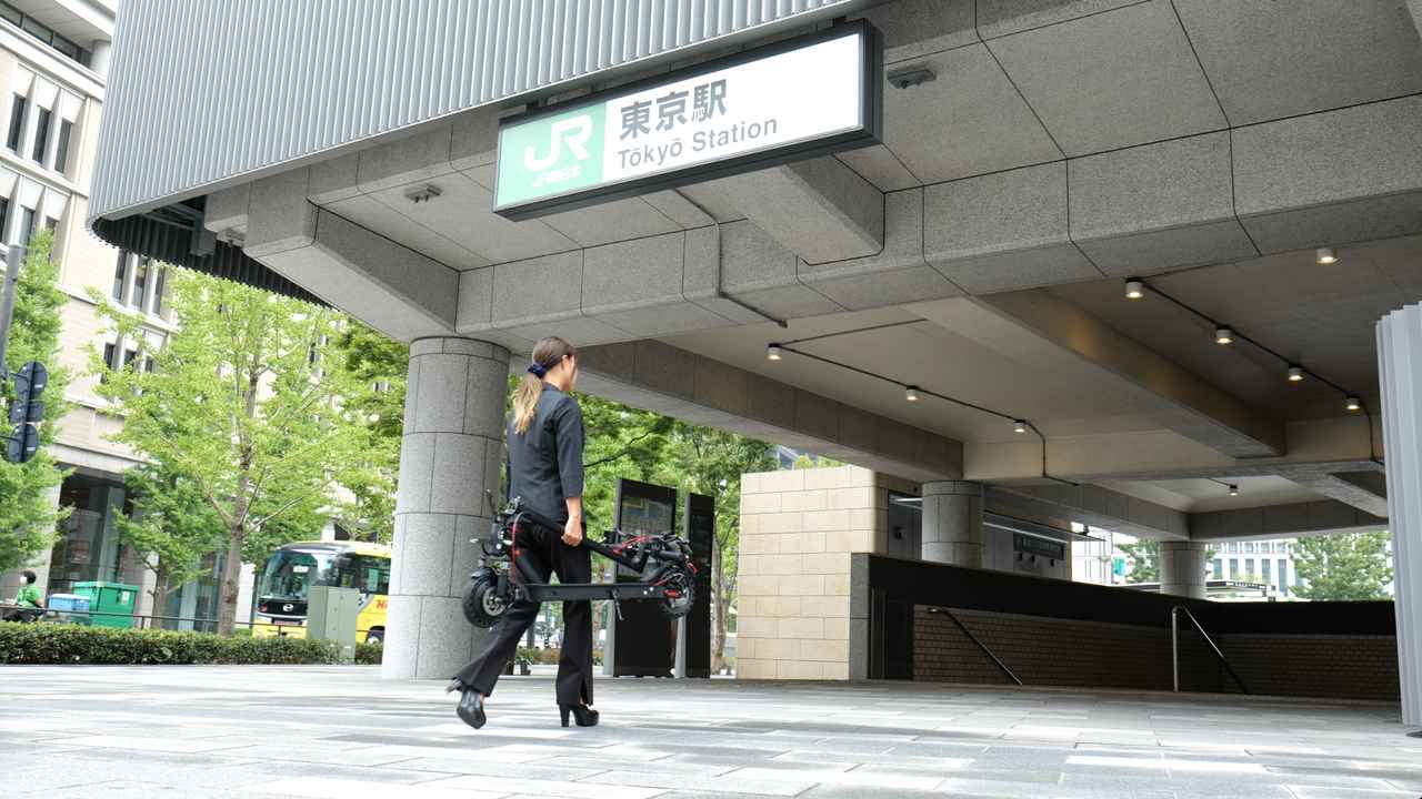 今だけ5万円台の特定原付キックボード、「eXs1 TKG」の先行販売開始、上位モデルも仕様変更 (1/2) - スマートモビリティJP