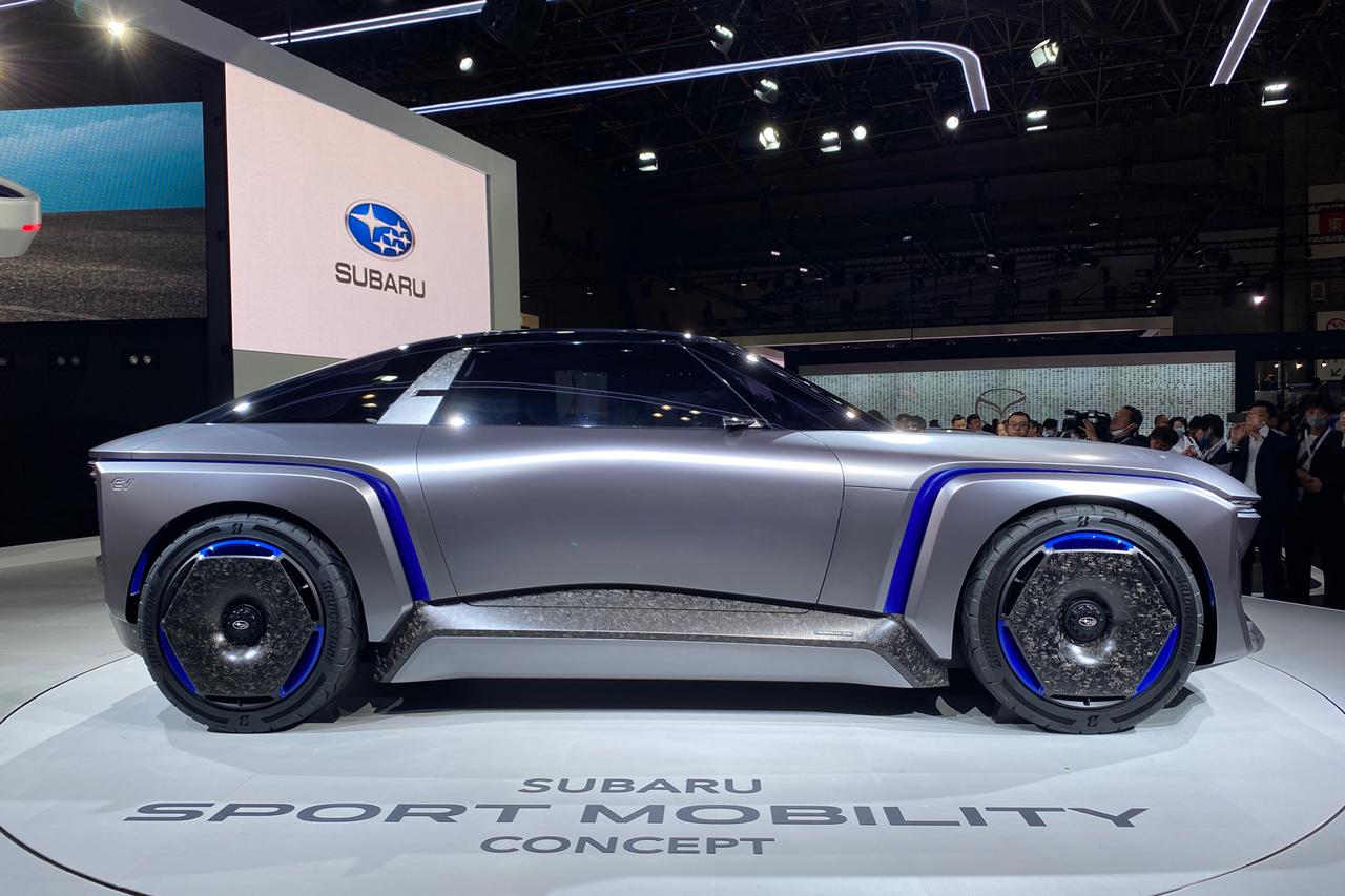 まるでUFO？ スバルがJMSで空飛ぶクルマのコンセプトを公開。コンパクトなEVスポーツとともに移動の楽しさを提案 - スマートモビリティJP