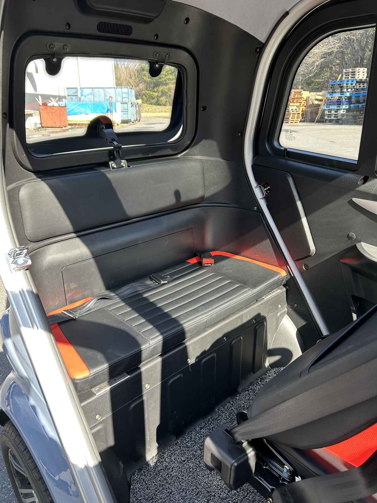 約65万円の原付ミニカー「EV-eCo」が都内で展示・試乗イベントを開催。一人乗りの超小型EV - スマートモビリティJP