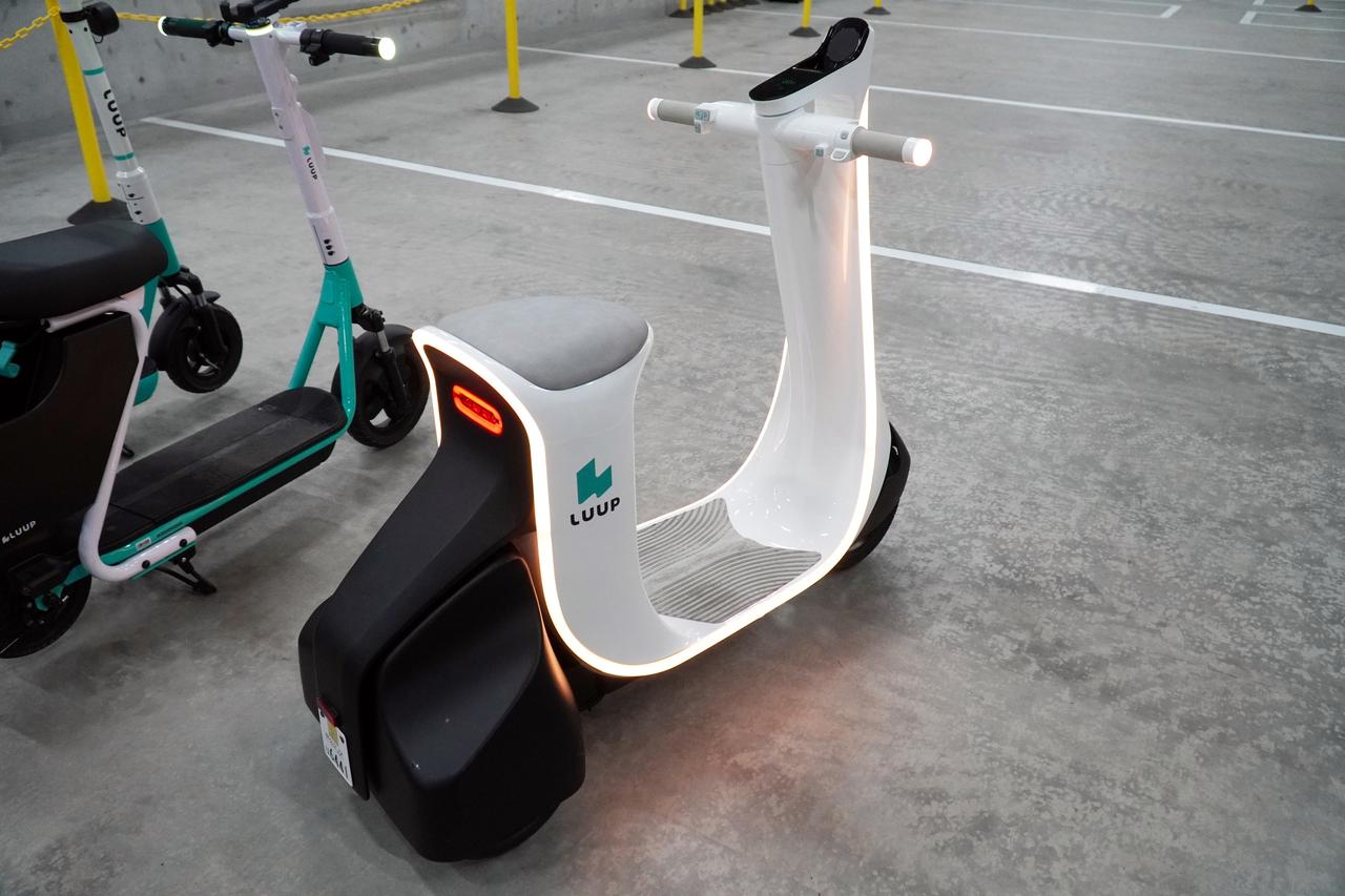 LUUPの電動スクーター「電動シートボード」と3輪EV「ユニモ」に乗ってみた！ シニア向けの特定小型原付がまもなく登場 (3/3) - スマートモビリティJP