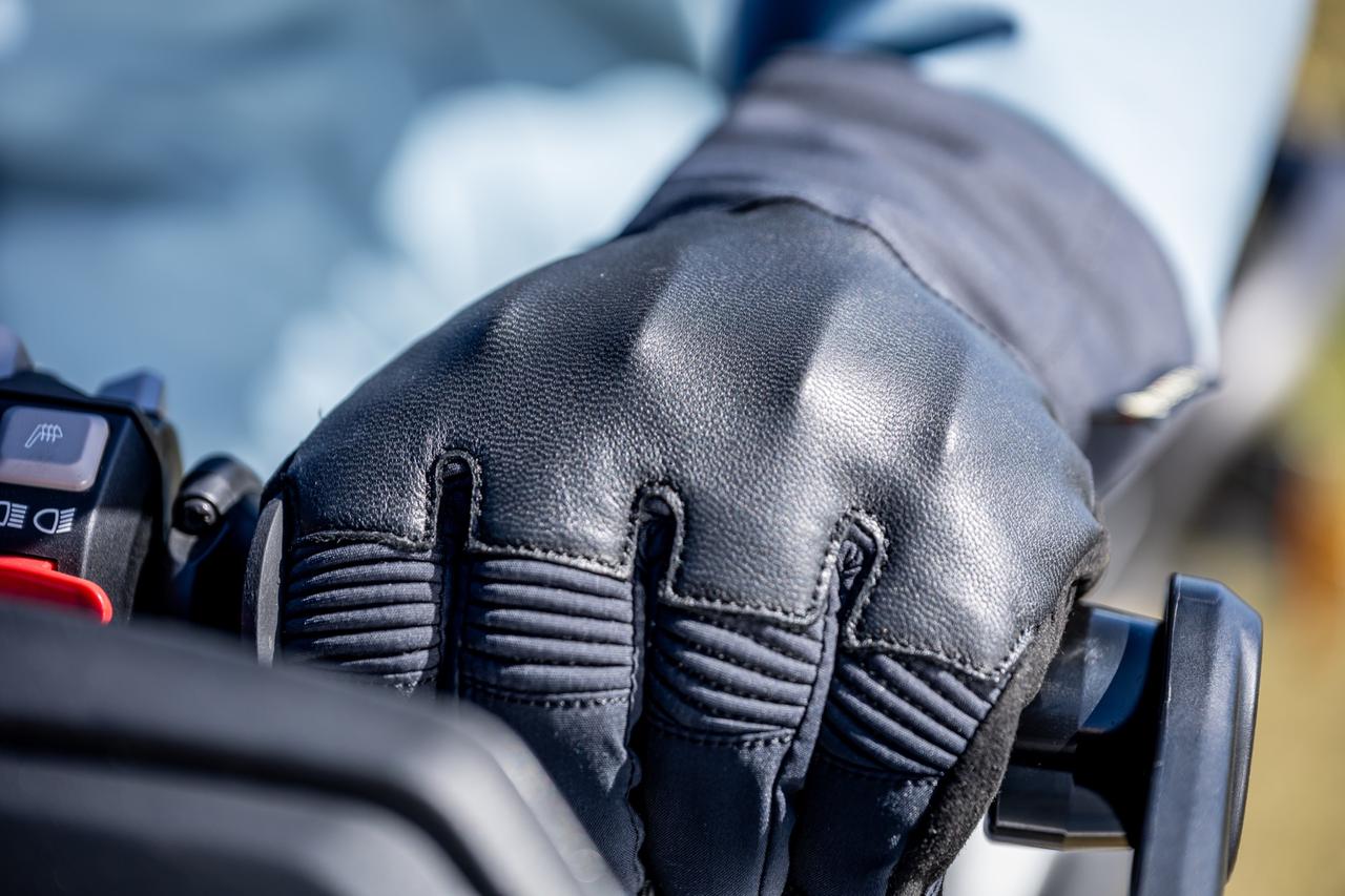 [PR]寒さを絶対シャットアウト、ハイエンド冬用グローブで長距離ツーリングへ - Off1.jp（オフワン・ドット・ジェイピー）