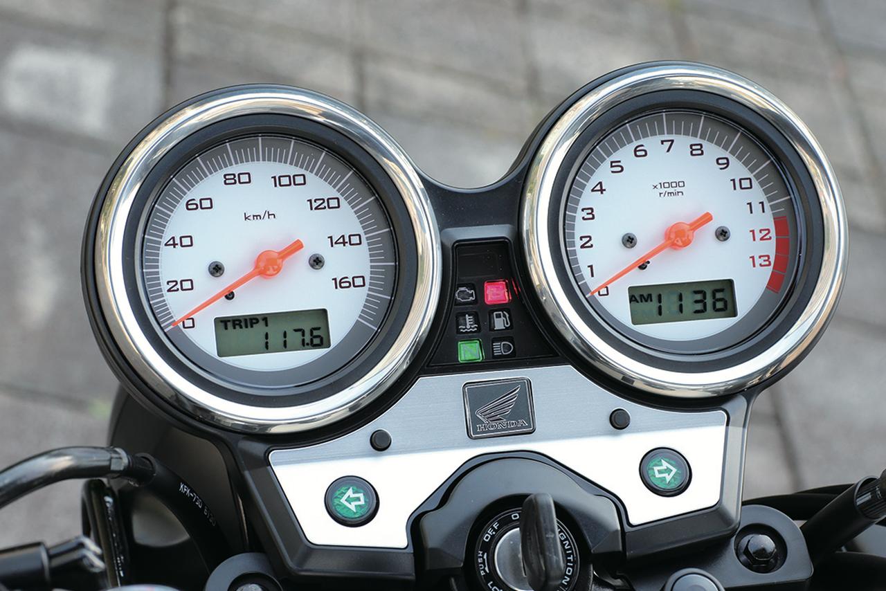 【図鑑】ホンダ『VTR Special Edition（2016）』の足つき・ライディングポジションや各部装備はどうだった？【チョイフル！中古 ...