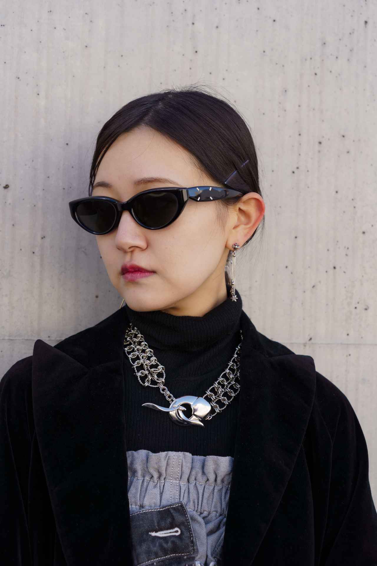 白 × 黒。たったそれだけなのに、こんなにオシャレな人をSNAP【CS街角スナップ】 - COORDiSNAP