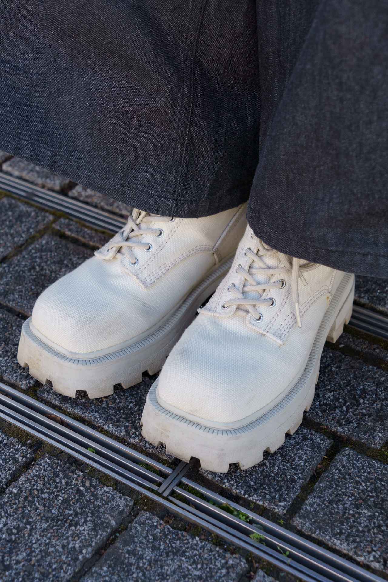 白 × 黒。たったそれだけなのに、こんなにオシャレな人をSNAP【CS街角スナップ】 - COORDiSNAP