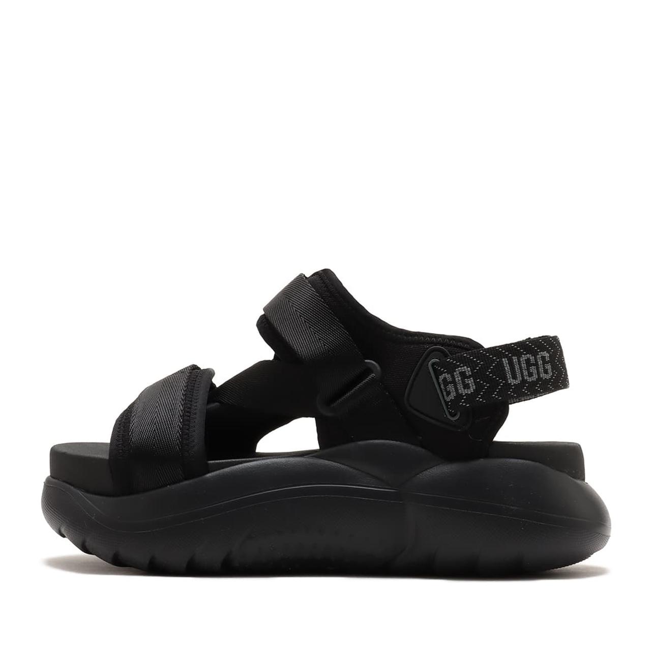 結局一番使うかも！【UGG】足元締まる「黒サンダル」が超優秀！ - COORDiSNAP