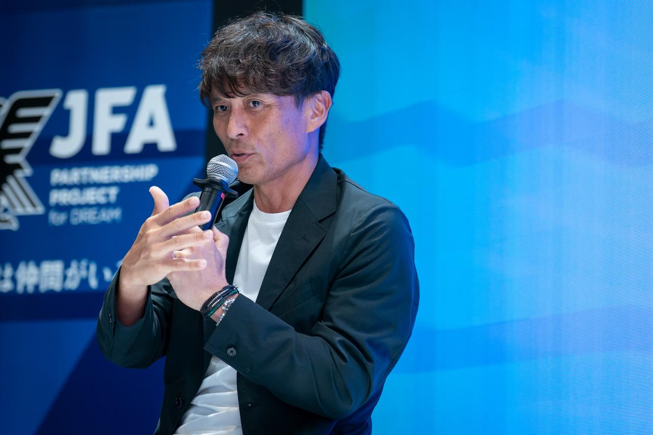 JFA・宮本恒靖会長×小澤隆生氏がビジネスマン向けイベントで対談 「日本サッカー界の明るい未来のために、まだまだ資金が足りません！」と本音を明かす - Qoly-Sports＆the Style
