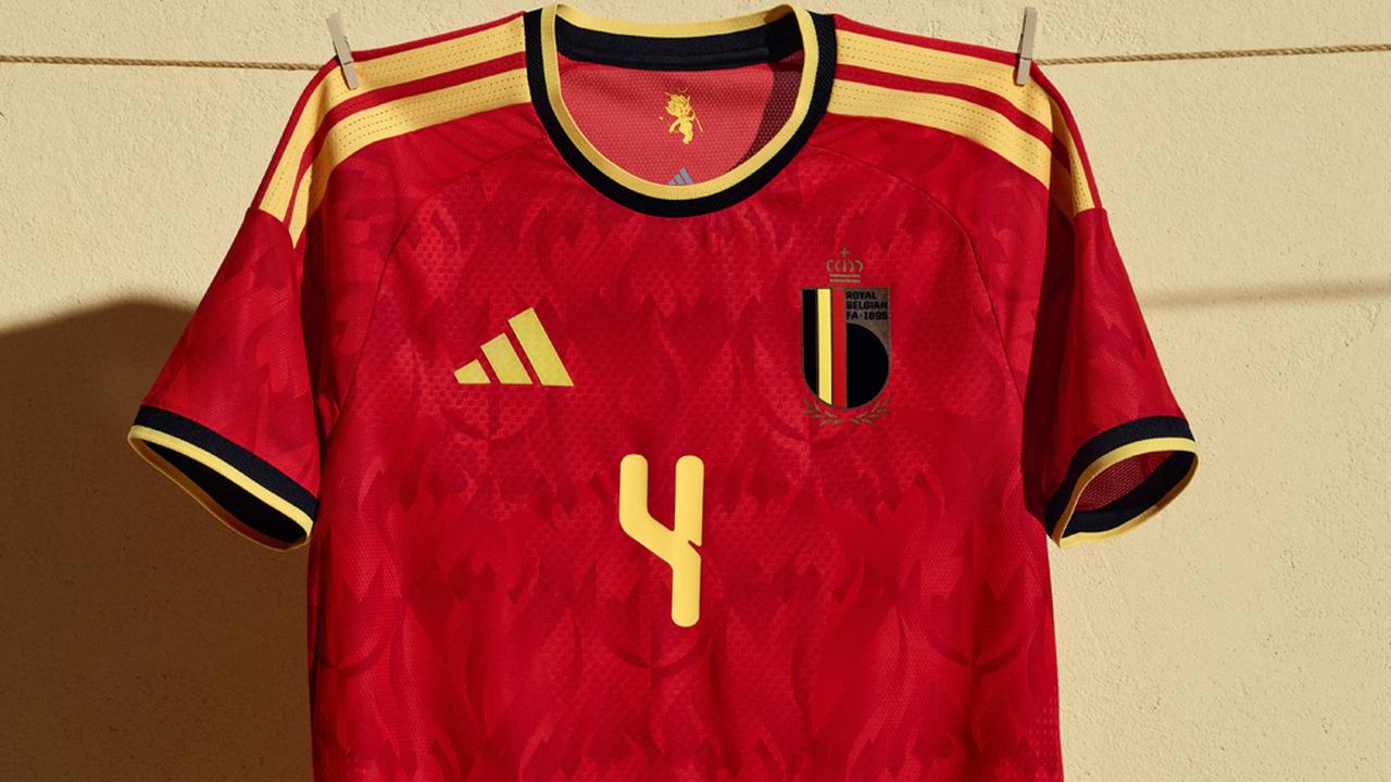 ベルギー代表、2026W杯ユニフォーム登場！“悪魔ロゴ”は「小便小僧」へのオマージュ - Qoly-Sports＆the Style
