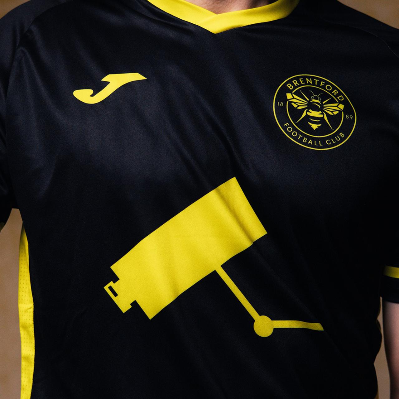 ブレントフォード、UKロックとのコラボユニフォームを発表！「Hard-Fi」20周年記念で実現 - Qoly-Sports＆the Style