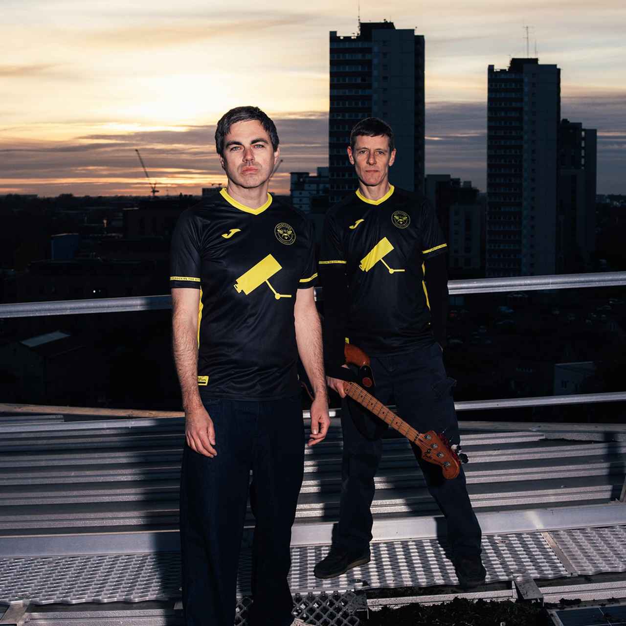 ブレントフォード、UKロックとのコラボユニフォームを発表！「Hard-Fi」20周年記念で実現 - Qoly-Sports＆the Style